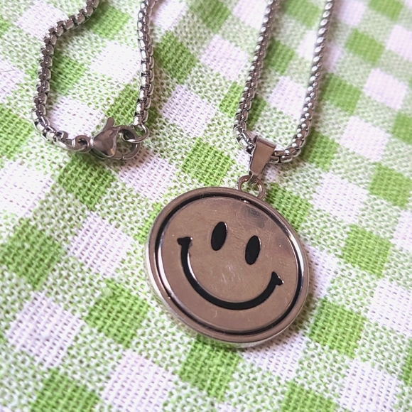Jewelry | Smile Rotate Turn Necklace | Poshmark